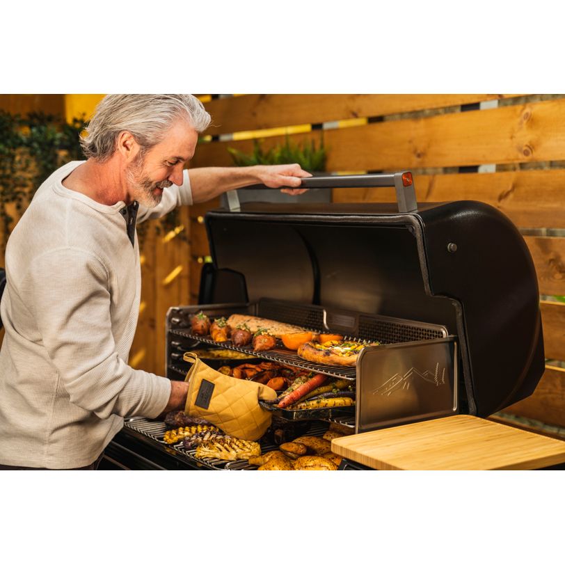 Ultra versatile TIMBERLINE XL pellet barbecue with Wifi and induction ...